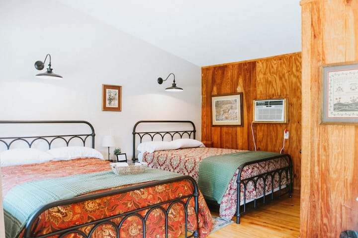 The Sycamore Room At Riverbend - Lake Bowen, SC