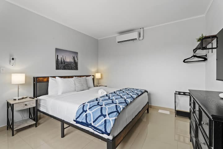 Chic 1br Retreat | Walk To Aruba’s Best Resorts - Aruba