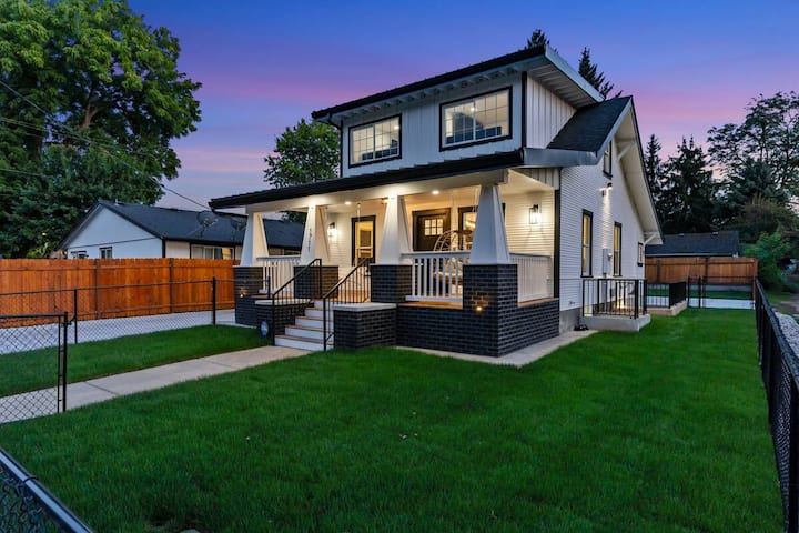 Amazing 3-story Smart House - Vancouver, WA