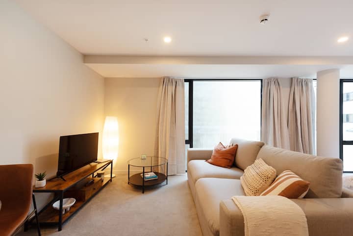 Brand New, Central & Spacious - Northland