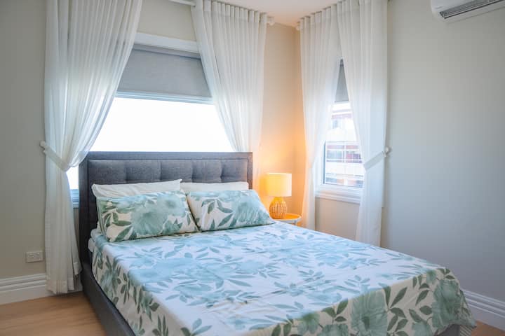 Cosy Master Bedroom + Ensuite - Brooklyn
