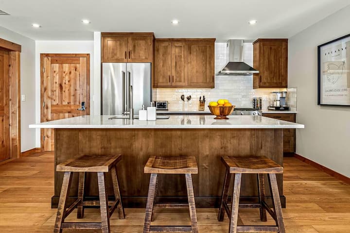 { Le Sommet } Luxe 2br/2ba In The Heart Of Canmore - Canmore