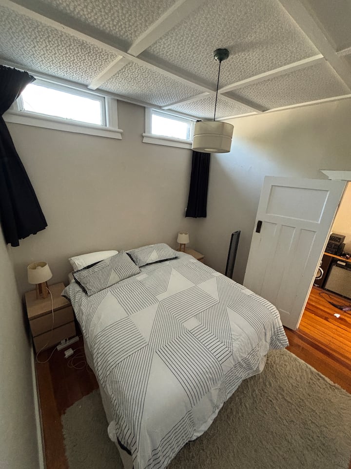 Simple Mt. Albert 1br Apt: 2 Stops From Eden Park! - Auckland