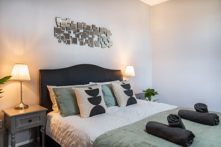 Vacant Nests | The Queen Anne | Central Location - Dunfermline