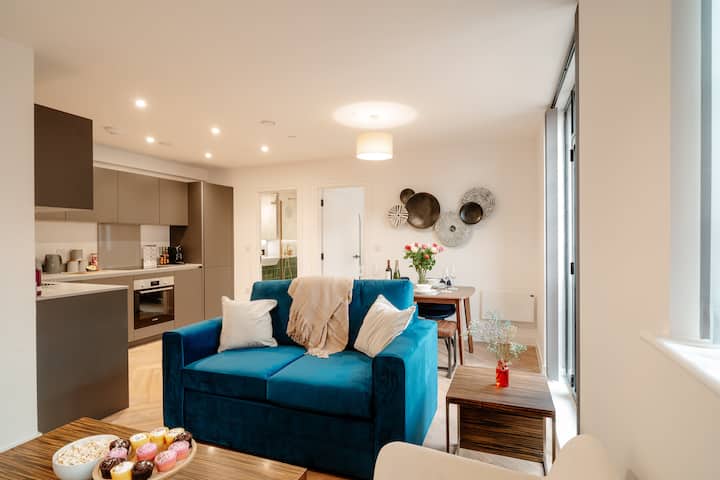 Parking Spacious City Pad Wifi Family Contractors - Birmingham