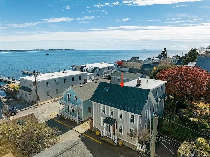 The Diver's Inn, Stonington Ct (Duplex 3-bed Apt) - Stonington, CT
