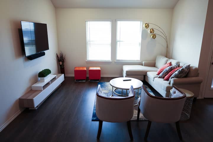 Spacious 4 Bedroom Serene Haven - Little Elm, TX