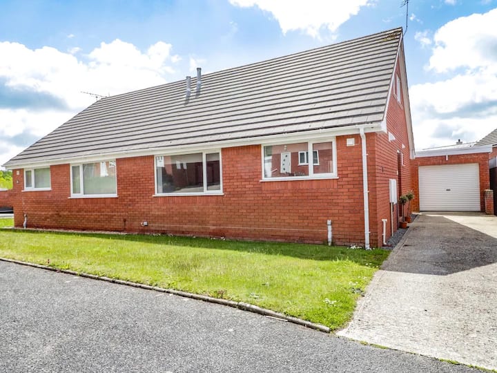 3 Bed Dormer Bungalow & Garage, Menai Bridge. - Beaumaris