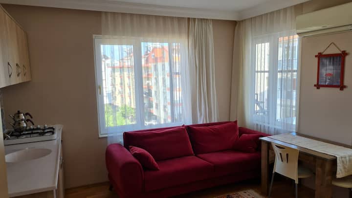 Sahile Yakın 1+1 Mutfaklı Daire - Antalya