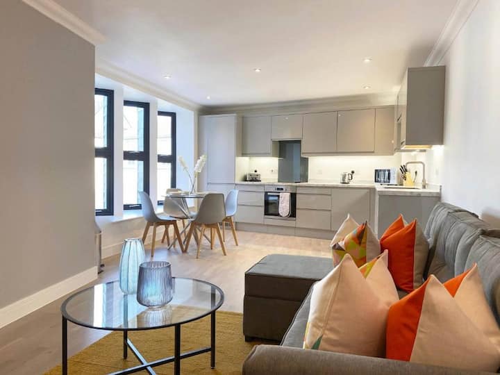 Modern & Stylish 2 Bdr/ 2 Bath Apt.03 In Rochester - Gillingham