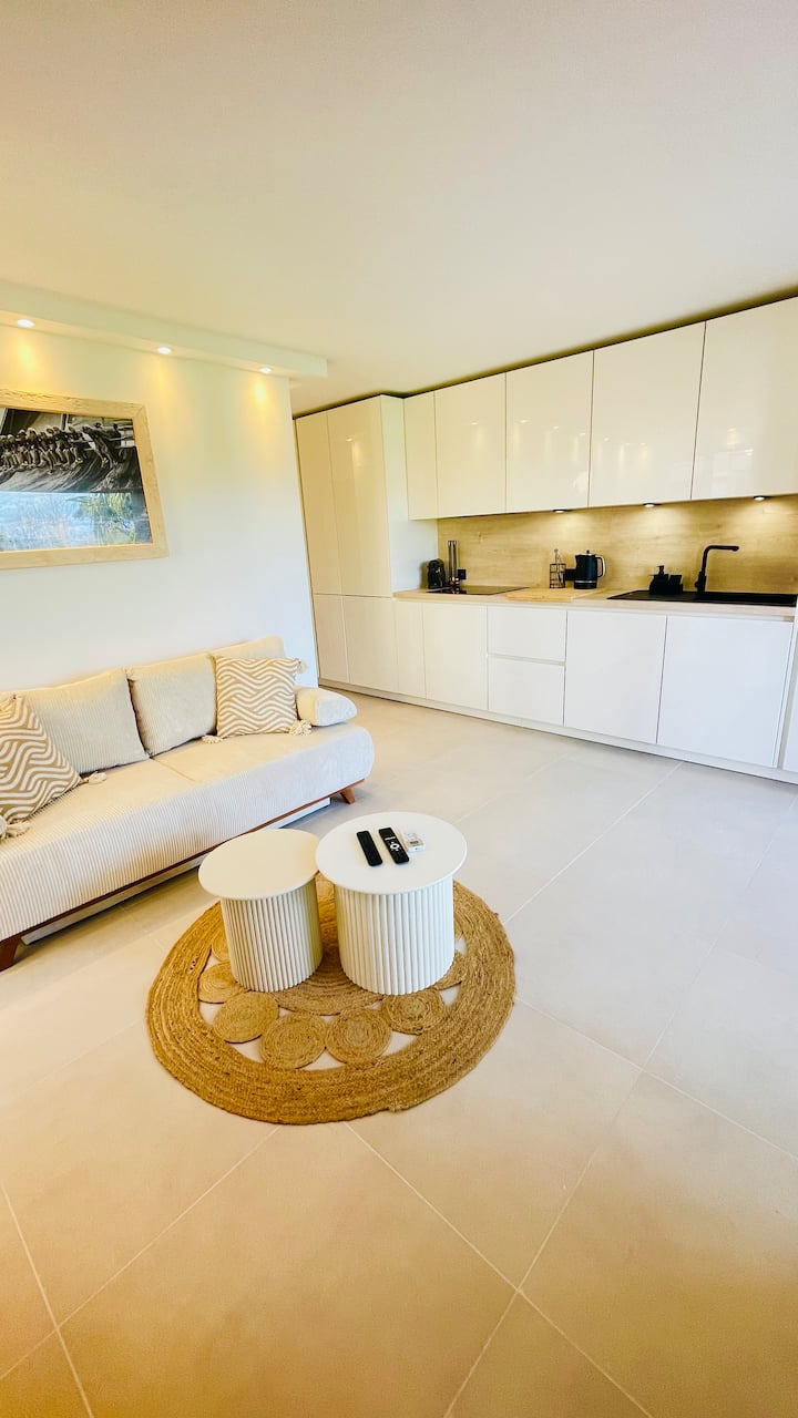 "Bain De Soleil" Refait à Neuf - Gassin