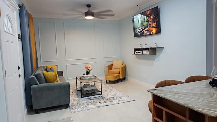 Naeomi’s Nook • Modern Luxe Stay - Nassau