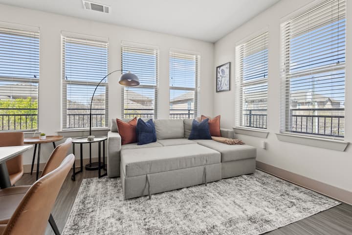 Stylish 2br Near Uptown & Medical District - Dallas, TX