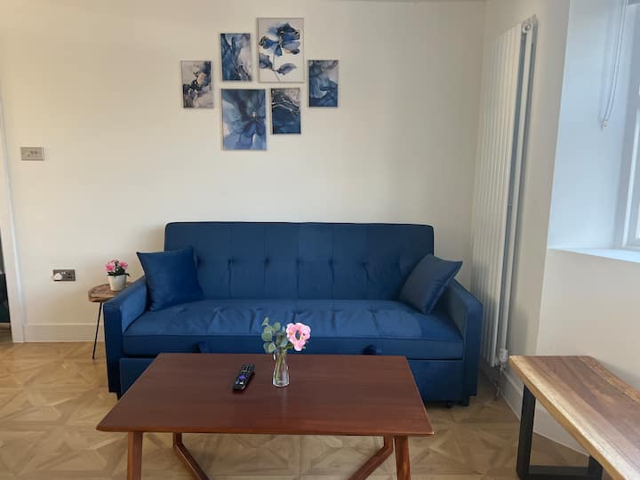 4br Bungalow | Free Parking| Park & Lake Views - 크로이던