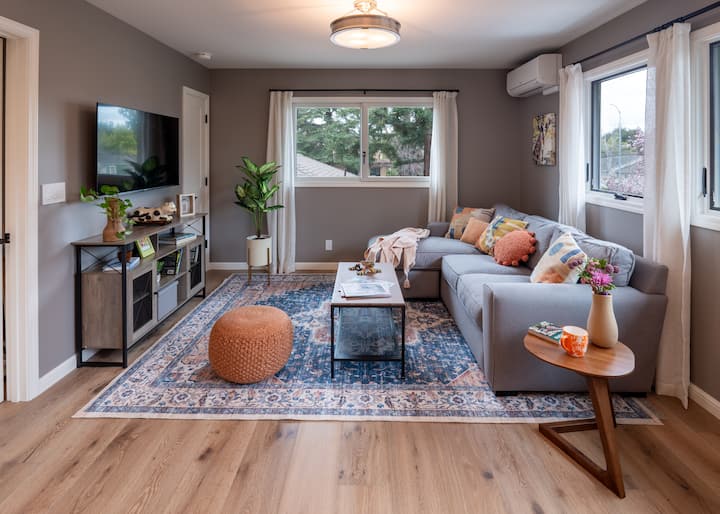 Downtown Mountain View Apartment - Mountain View, CA