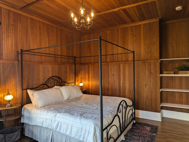 Woodside Farm Country Inn - Sooke