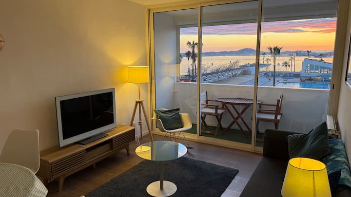 La Girelle : Vue Mer Et Balcon Près De La Plage - Toulon