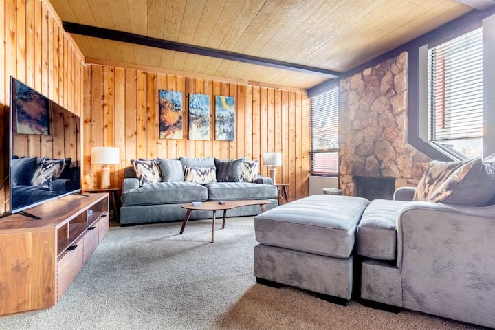 Snowdrift At Canyon Lodge - Mammoth Lakes, CA