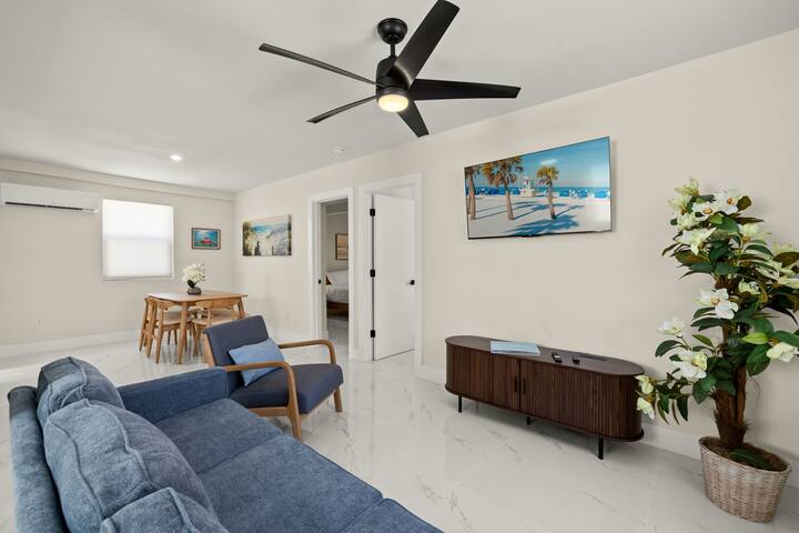 Steps To Beach/pool/downtown - Fort Myers Beach, FL