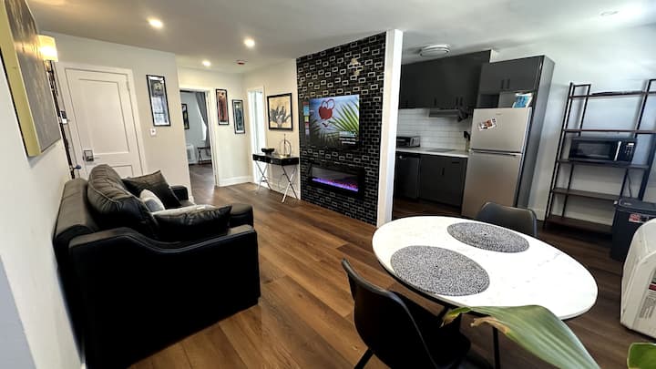 Beautiful Suite /  King Size Bed - Media, PA