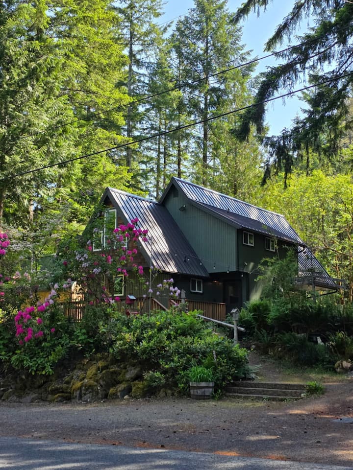 Coal Creek Cottage ~ Creek Front - Mount Rainier National Park