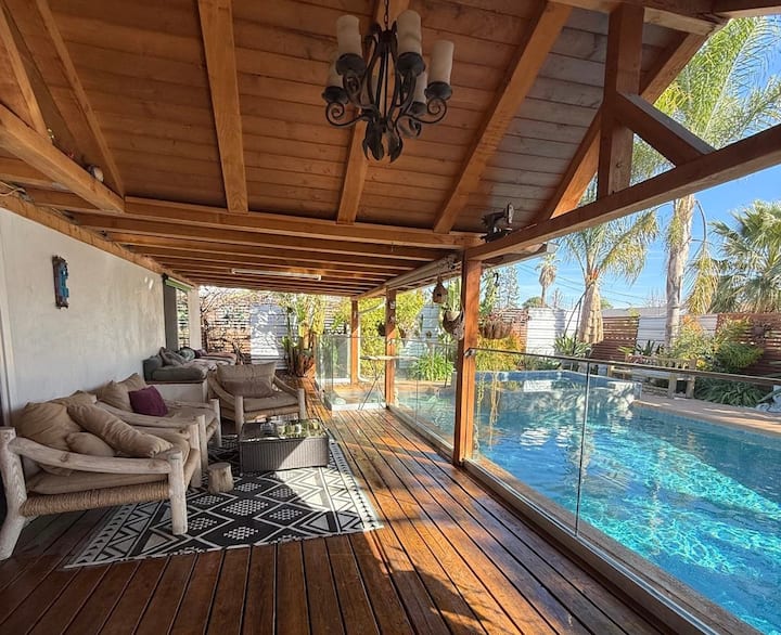 5bds W/tropical Outdoor Pool & Spa - Calabasas, CA