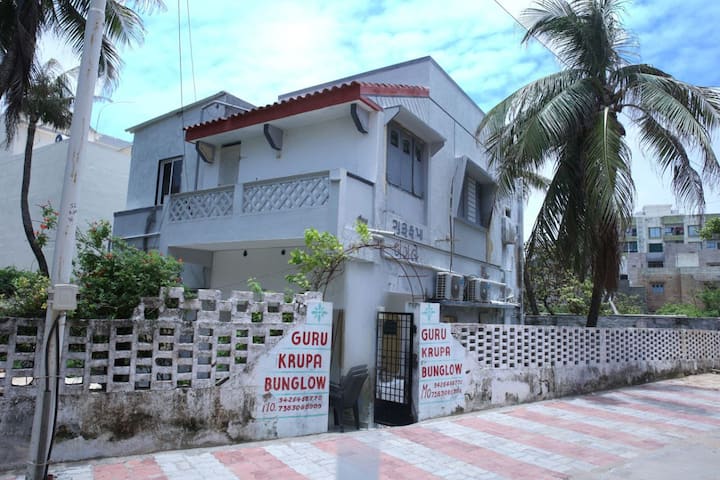 One 1st Floor Four Beded Room. - Dwarka