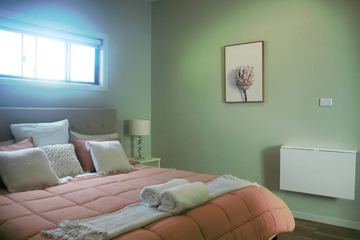 Brookview - Unit 2 Sleeps 4 - Woodford