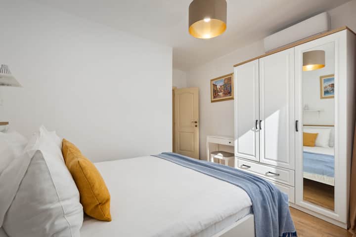 Old Town View Apartment 2+1 - Poreč