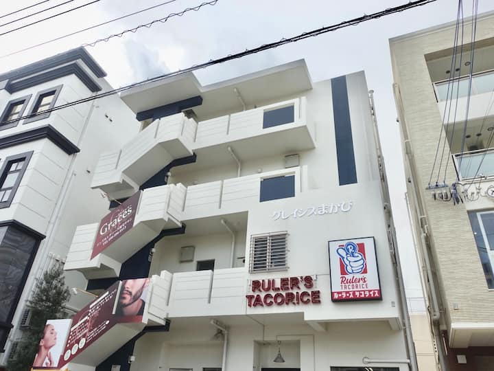 ゲストルームグレイシス401号室 
おもろまち駅から徒歩5分
広々４１平米の１Ldkマンションタイプ - Naha