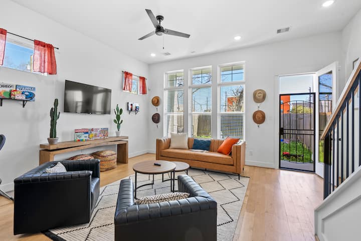 Cozy 3bd | Backyard, Bbq & Movie Room | Near Dt - Houston, TX