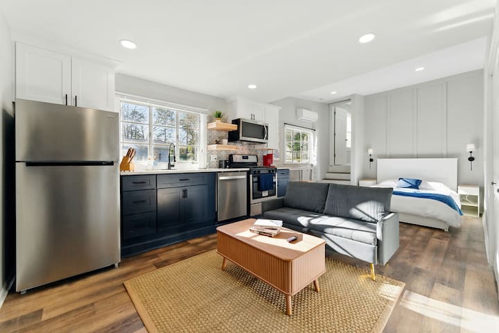 Cozy And Modern Studio! • Sleeps 2 • Free Parking - Marietta, GA