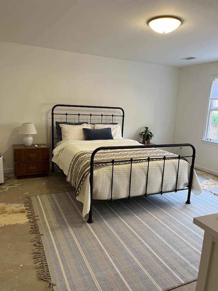 Comfy Room With Attached Bath. - Roswell, GA