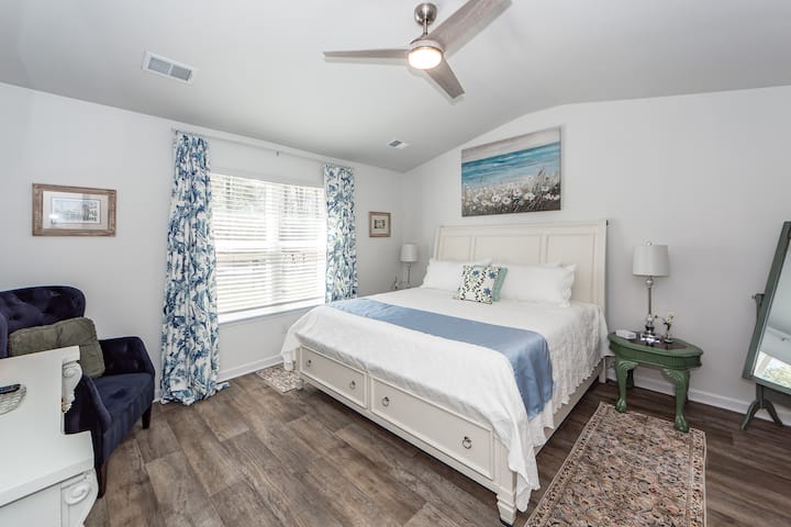 The Peaceful Drayton Room - Summerville, SC