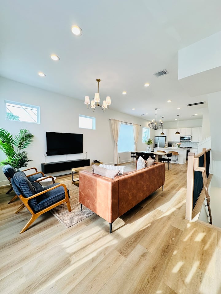 Cozy Home Away From Home Near Downtown Houston - Houston, TX