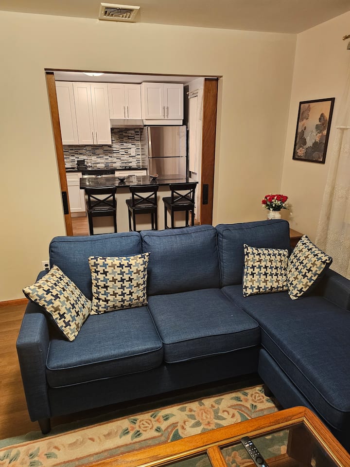 2nd Floor Cozy 2br/ 1b Apartment - Lido Beach, NY