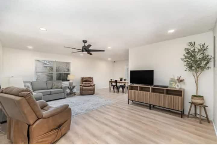 Large Group, Family, Bachelorette Parties Handicap - Bay City, MI