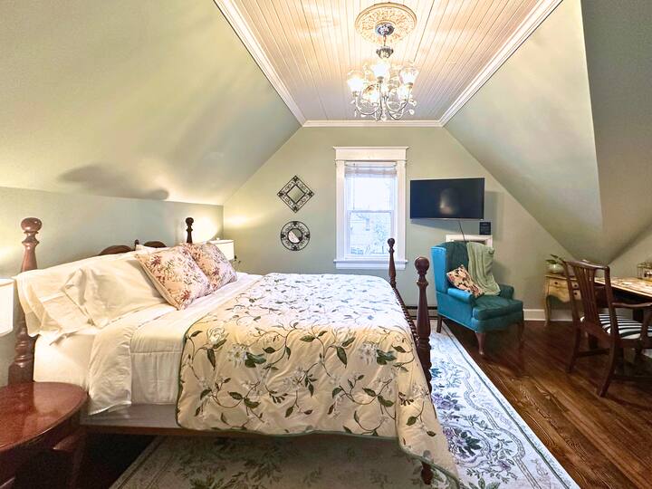 Garden Room Oasis, Downtown Clayton Bnb - Clayton, NC