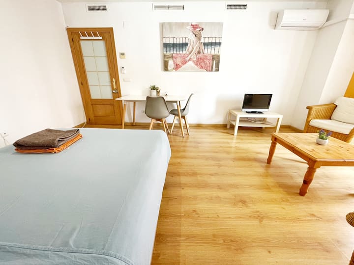 Extra Large Room In The Center! - Alicante