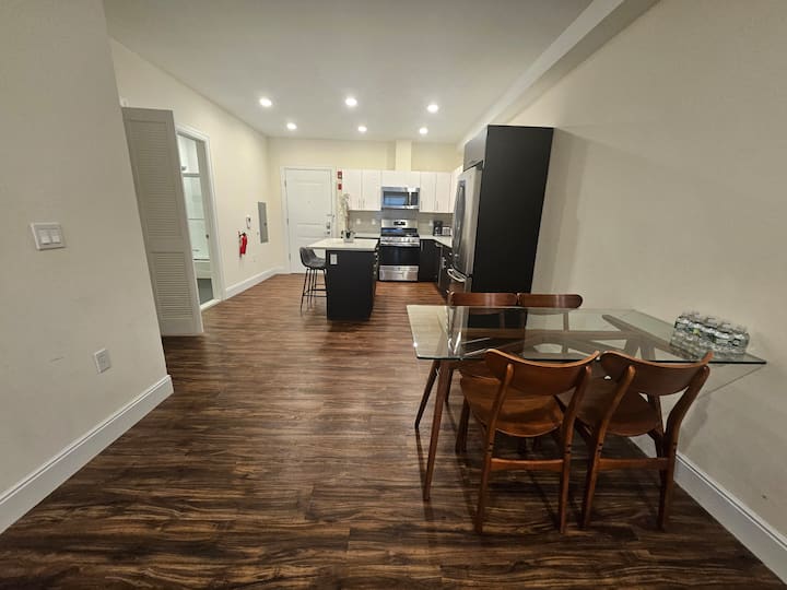 Clean Modern 1 Bedroom W/ 2 Beds - Edgewater, NJ