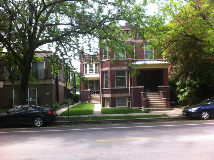 Charming Apt. In North Center - Chicago, IL