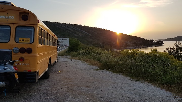 Unique Off-grid School Bus Retreat Near Lisbon - Sines