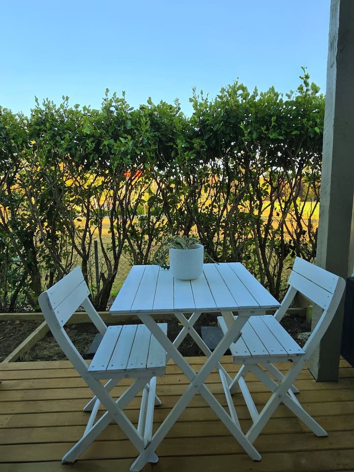 Private Access, Deck, Mini Lounge & Park Views! - Auckland