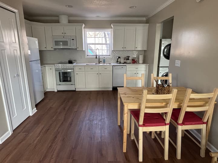 Alden Square Guest House - Saint Paul, MN