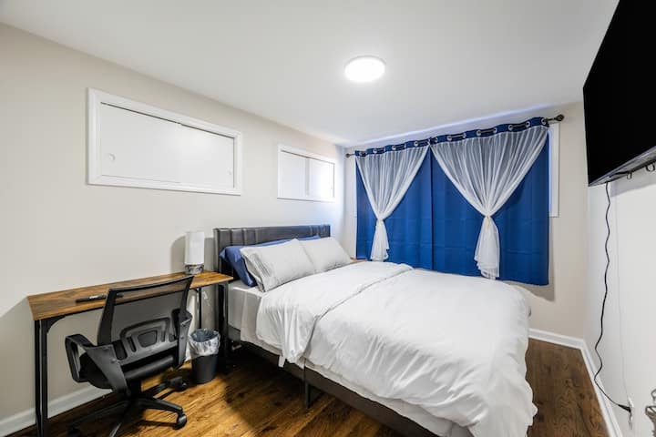 Modern Nook: Cozy & Bright - Southfield, MI