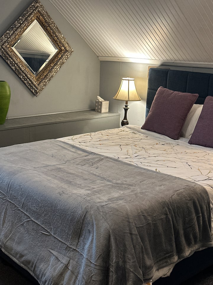 Charming 2nd Floor Studio(w/ Seasonal Heated Pool) - Dutchess County, NY