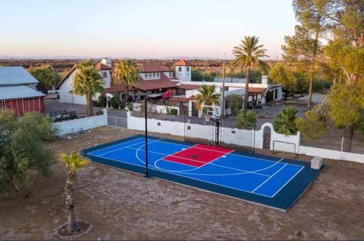 "Race Day Retreat Near Pir" - Avondale, AZ