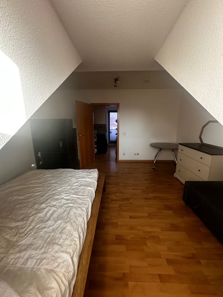 18 M² Möbliertes Zimmer - Leipzig