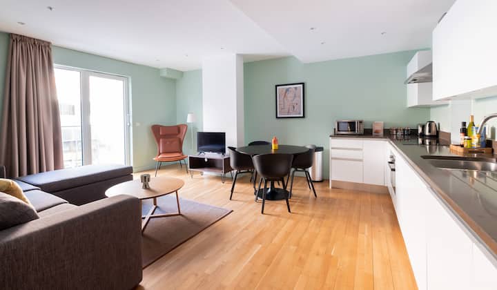 Native Victoria, 2 Bedroom Apartment - London, UK