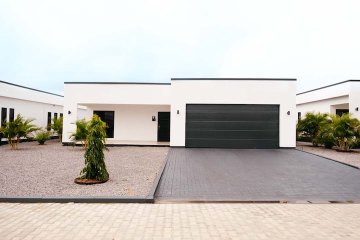 Gated Villa Aan De Rivier (2 Bedrooms) - Paramaribo